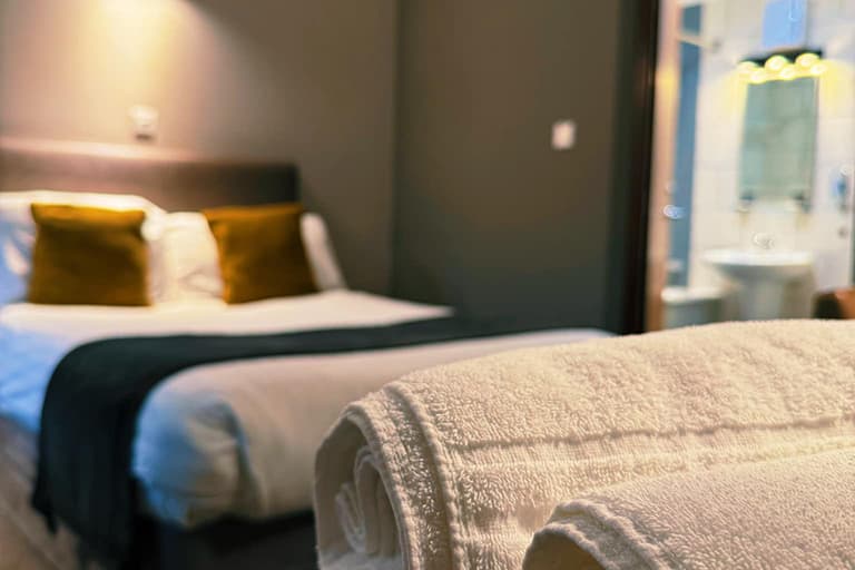 Hotel in Rochdale, Greater Manchester - The Royal Toby Hotel